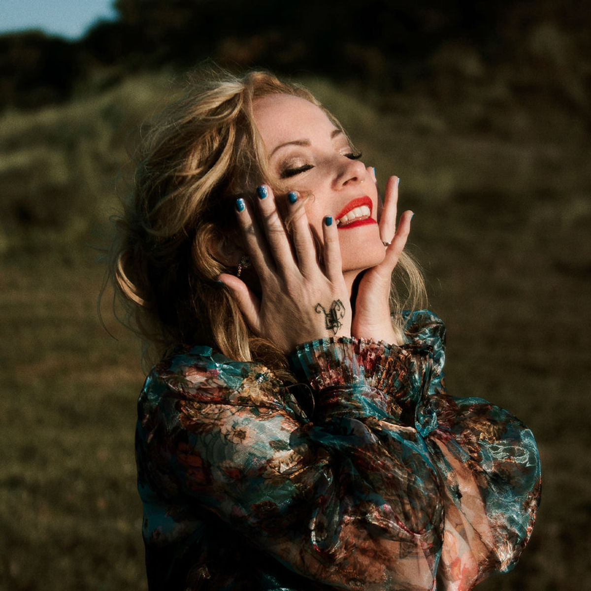 Anneke van Giersbergen Songs streamen | RTL+