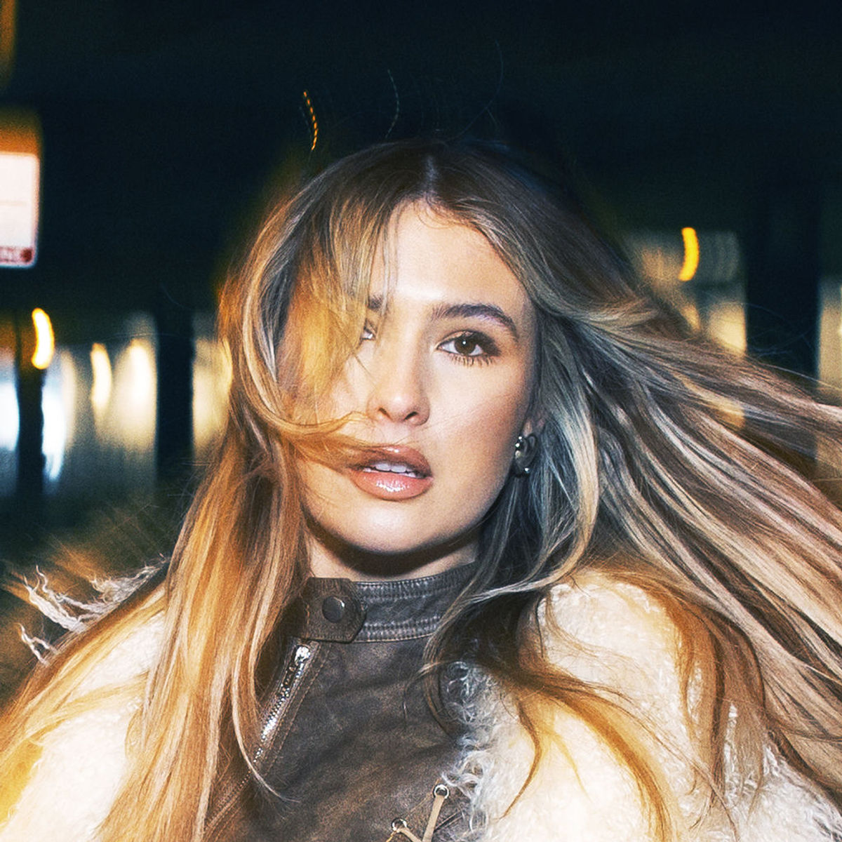Mimi Webb Songs streamen | RTL+