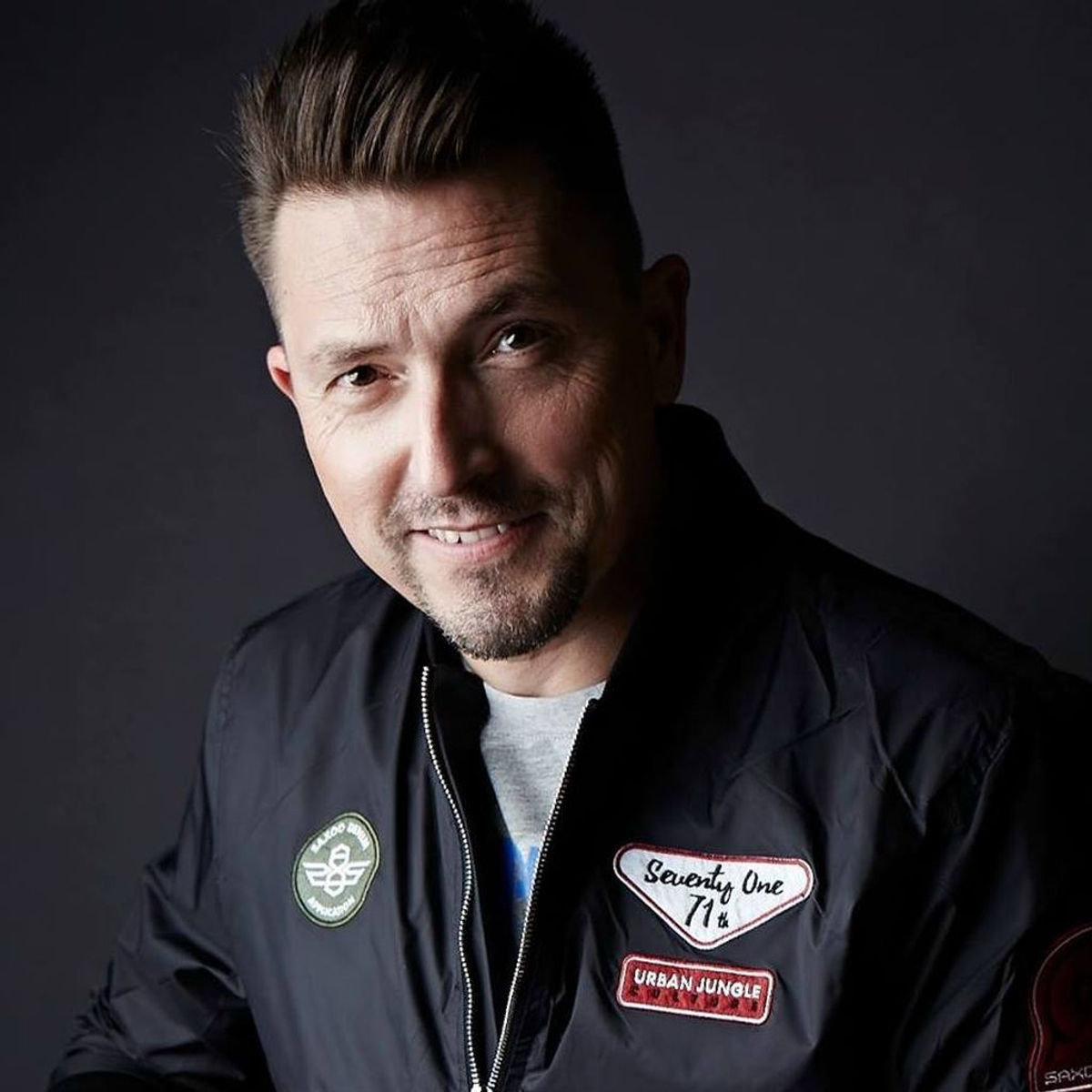 Akos Songs streamen | RTL+