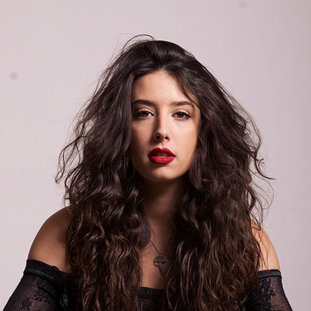 Naïka Songs streamen | RTL+