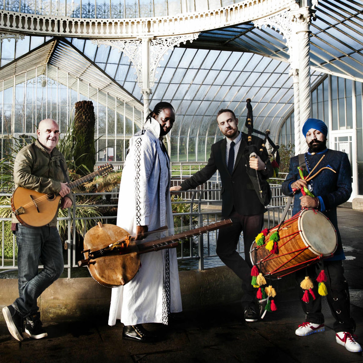 Afro Celt Sound System Songs streamen | RTL+