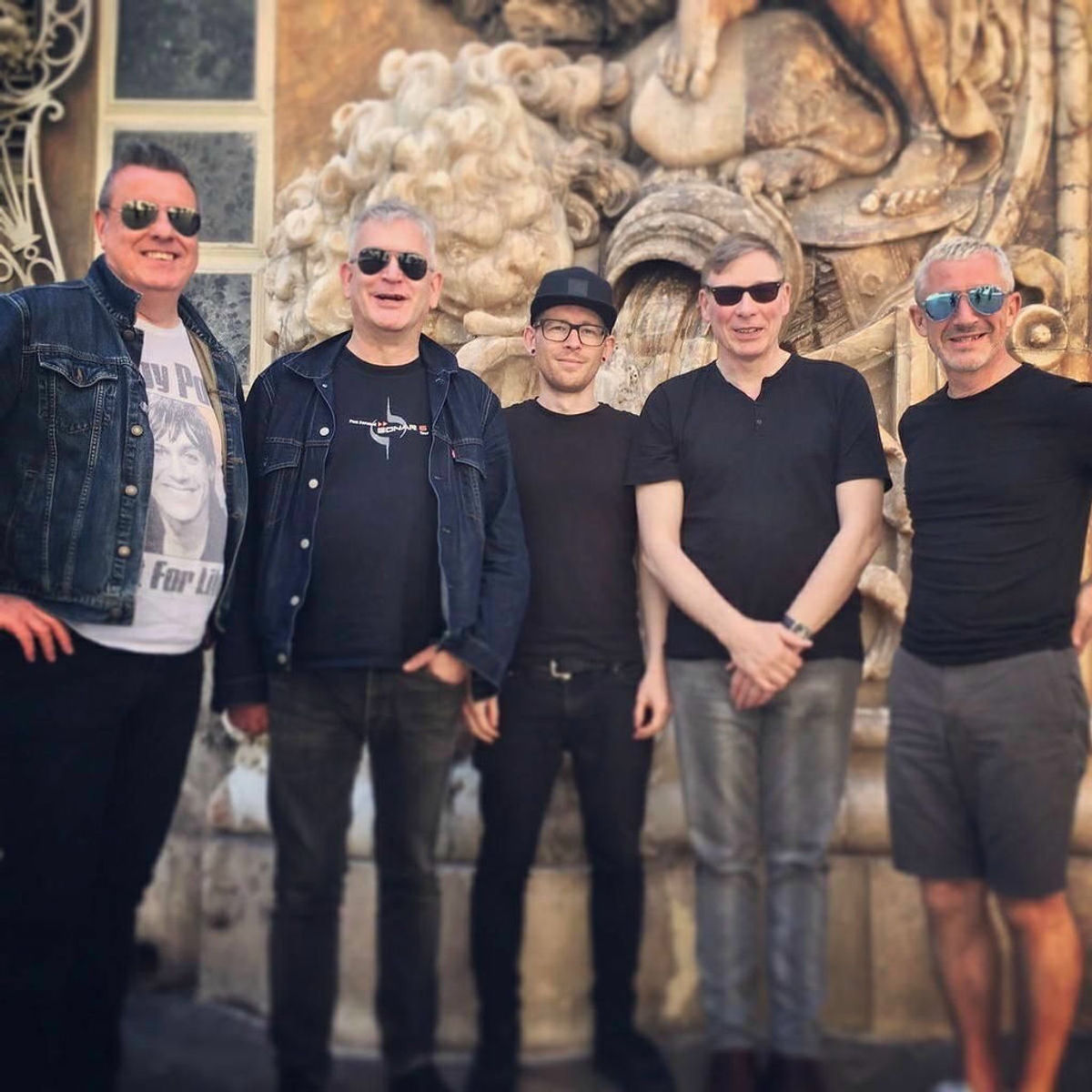 Sad Lovers & Giants Songs streamen | RTL+