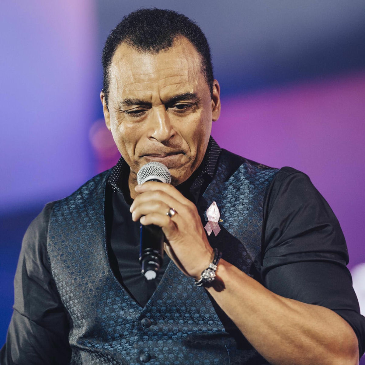 Jon Secada Songs streamen | RTL+