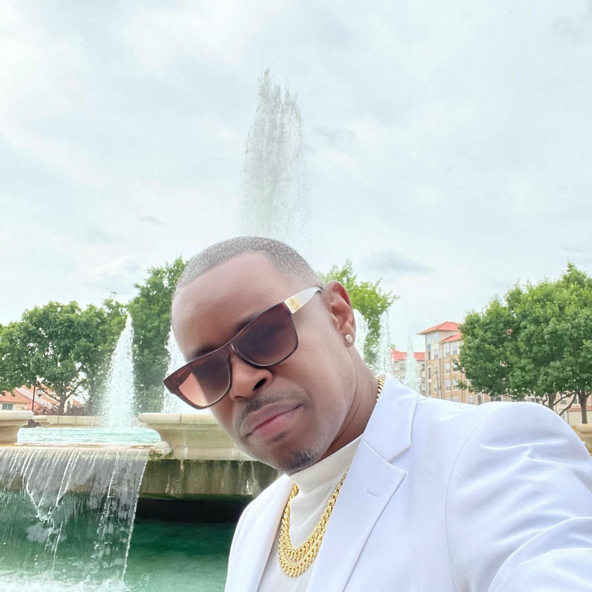 Sir Charles Jones Songs streamen | RTL+