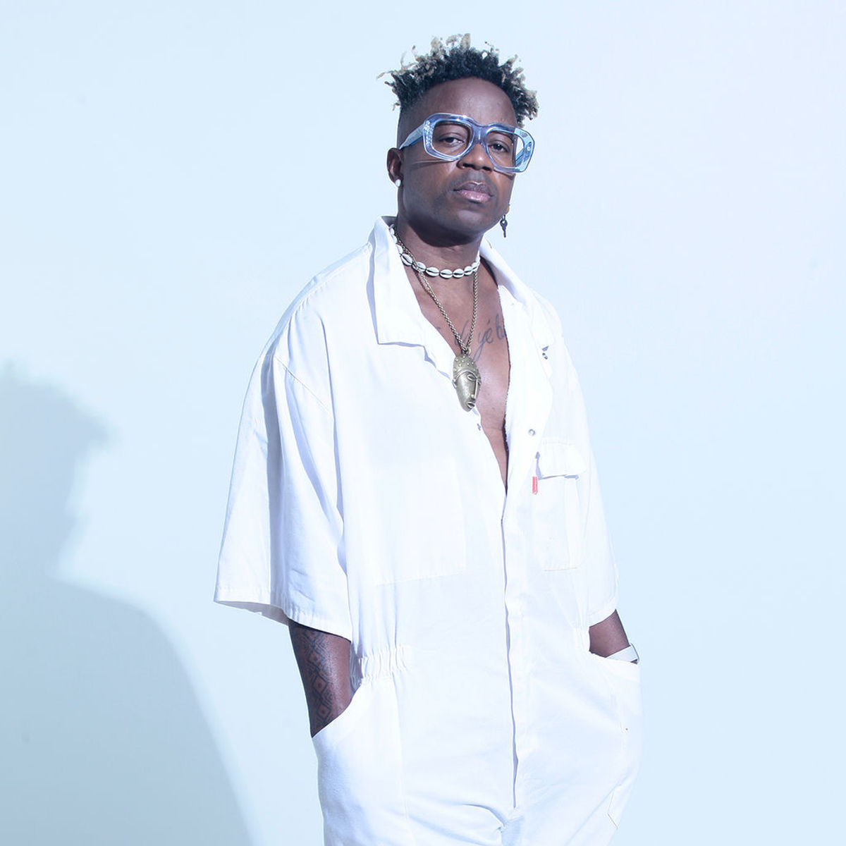 Blick Bassy Songs streamen | RTL+