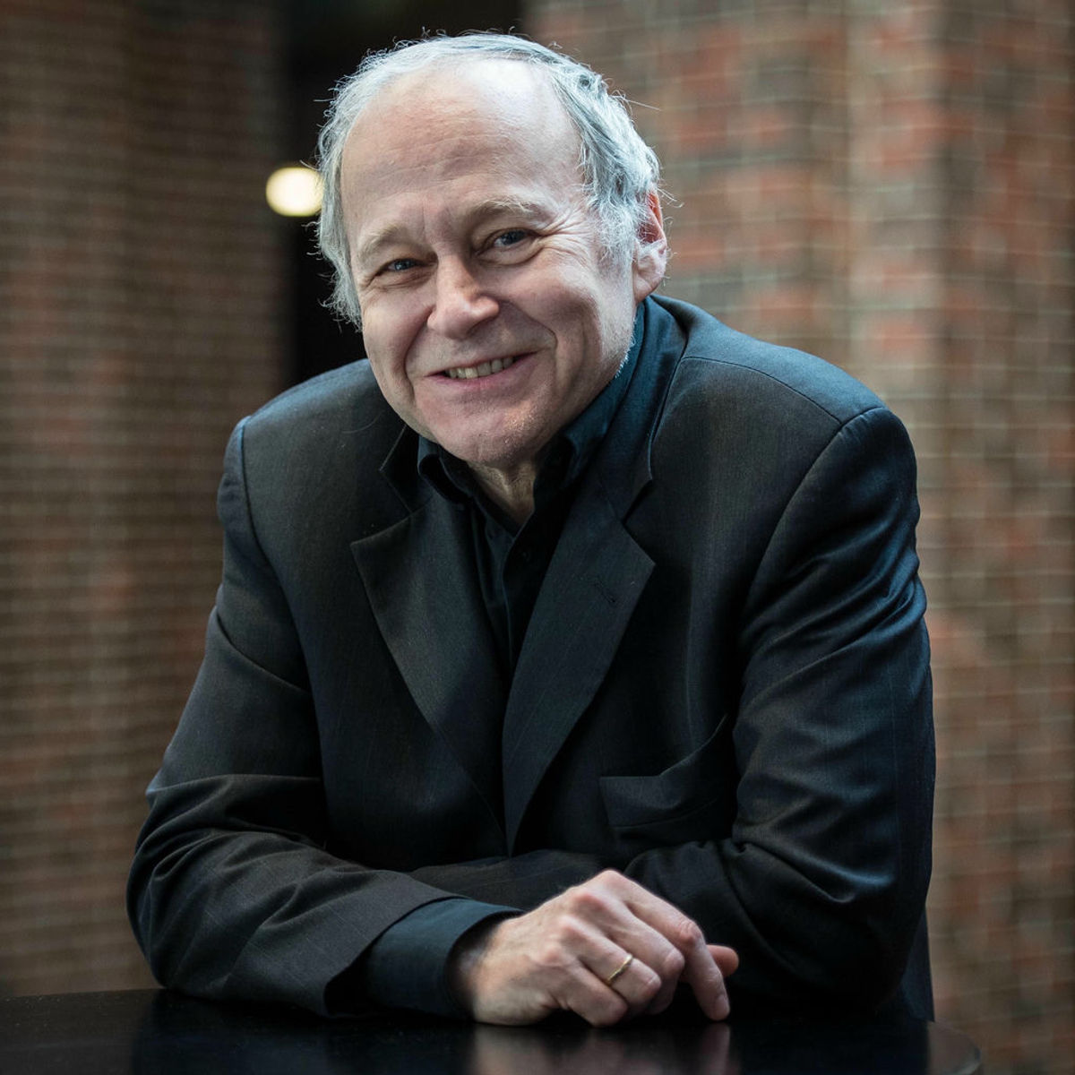 Adam Fischer Songs streamen | RTL+