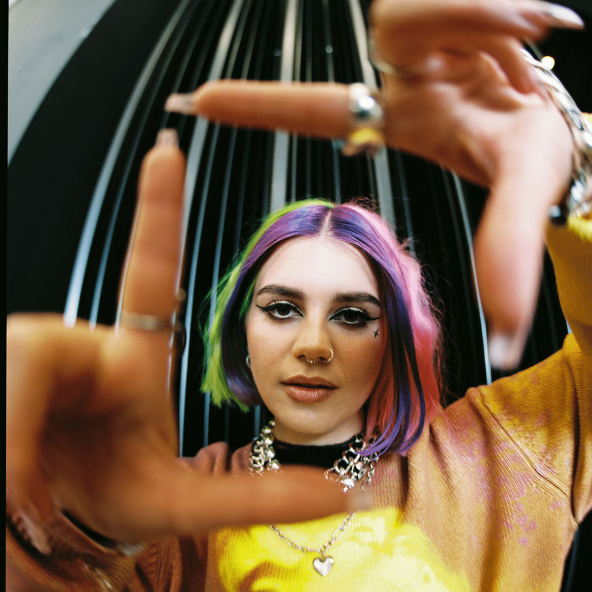 Issey Cross Songs streamen | RTL+