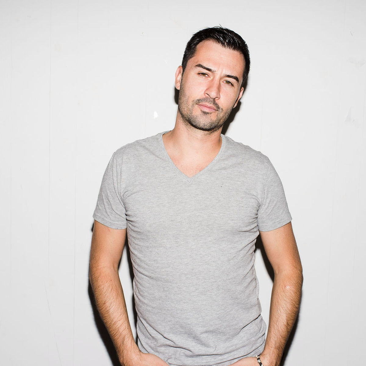 Yves Larock Songs streamen | RTL+