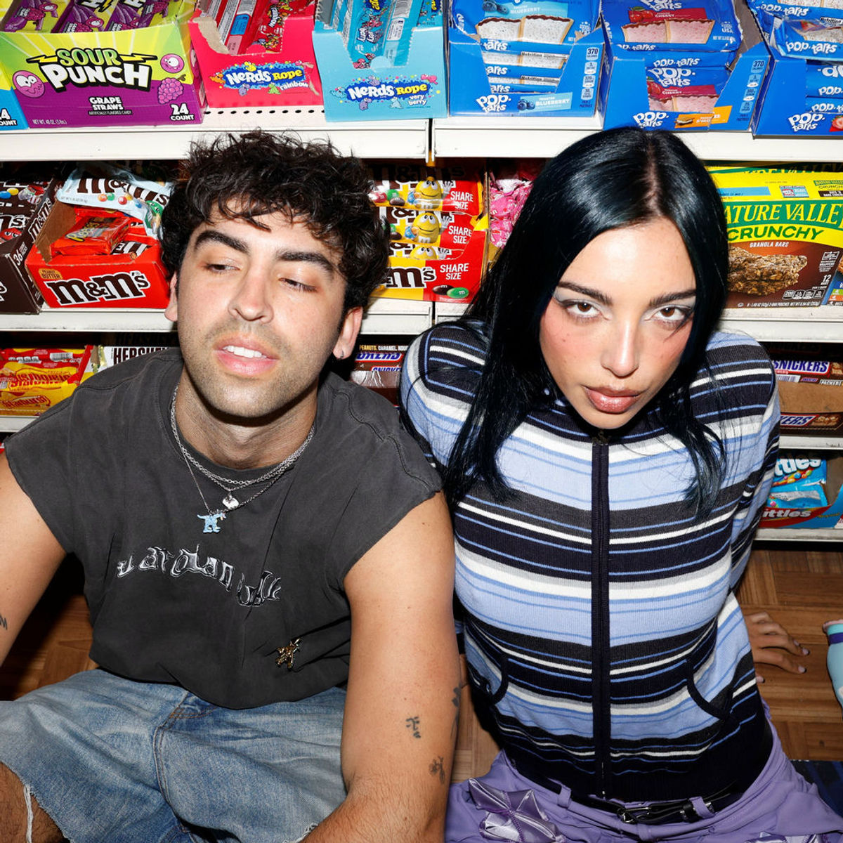 BETWEEN FRIENDS Songs streamen | RTL+