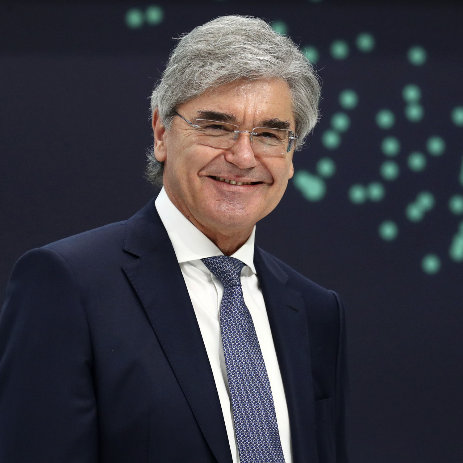 Personal Branding, oder: Warum sich Josef Käser lieber Joe Kaeser nennt - Biz & Beyond | RTL+